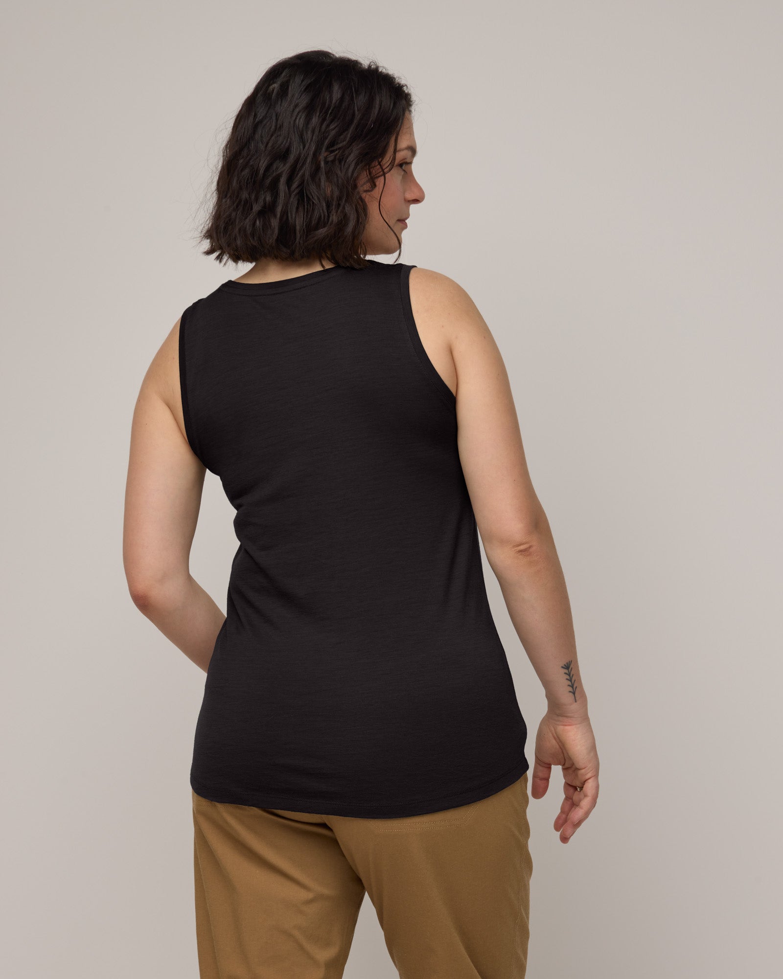 Livia Merino Wool Fitted Tank - Black – Livia 100% Wool Tank Top | wool&