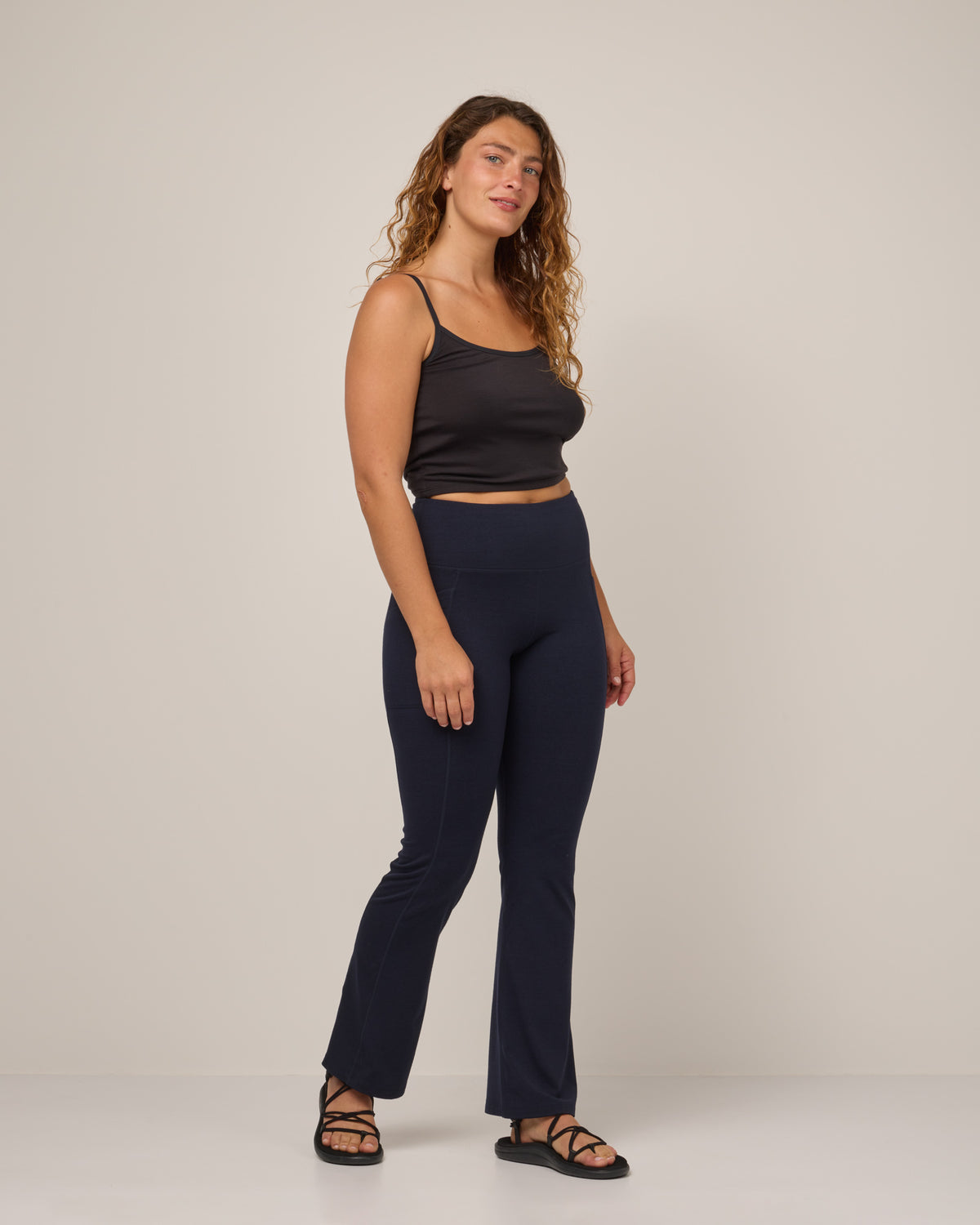Summit Merino Wool Straight Cut Pocket Legging - Navy – Summit Straight Cut Legging | wool&