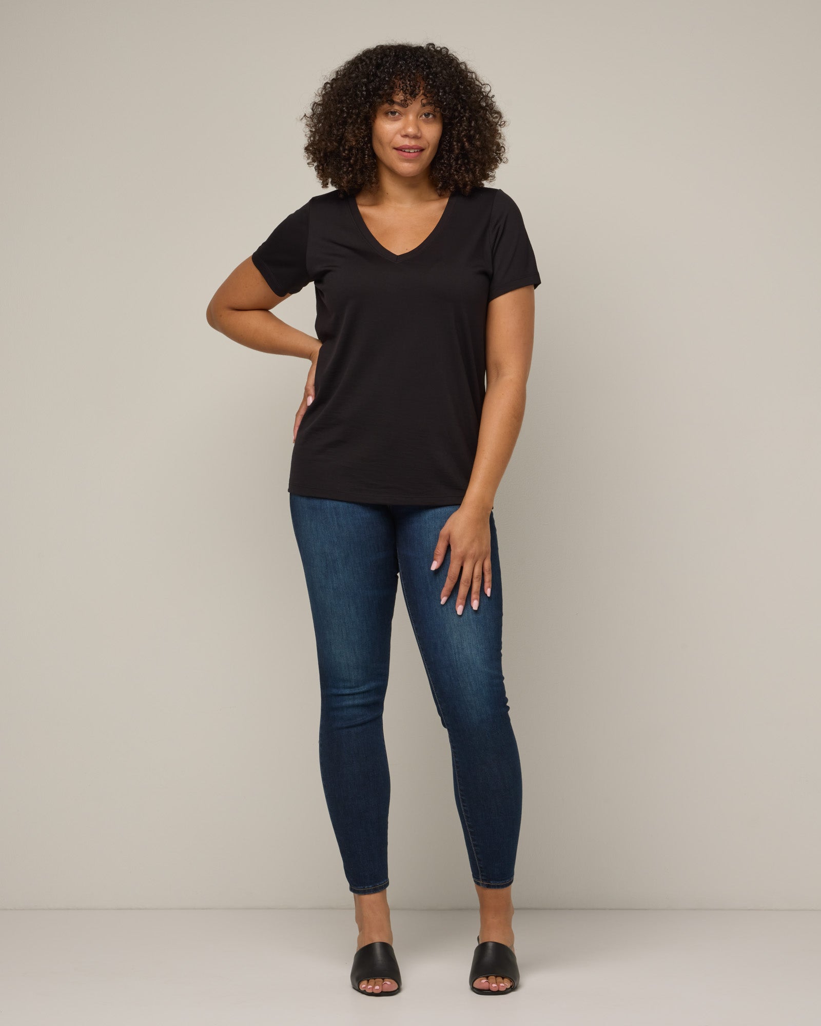 Morgan Merino Wool V-Neck Tee - Black – Morgan Vneck Tee | wool&